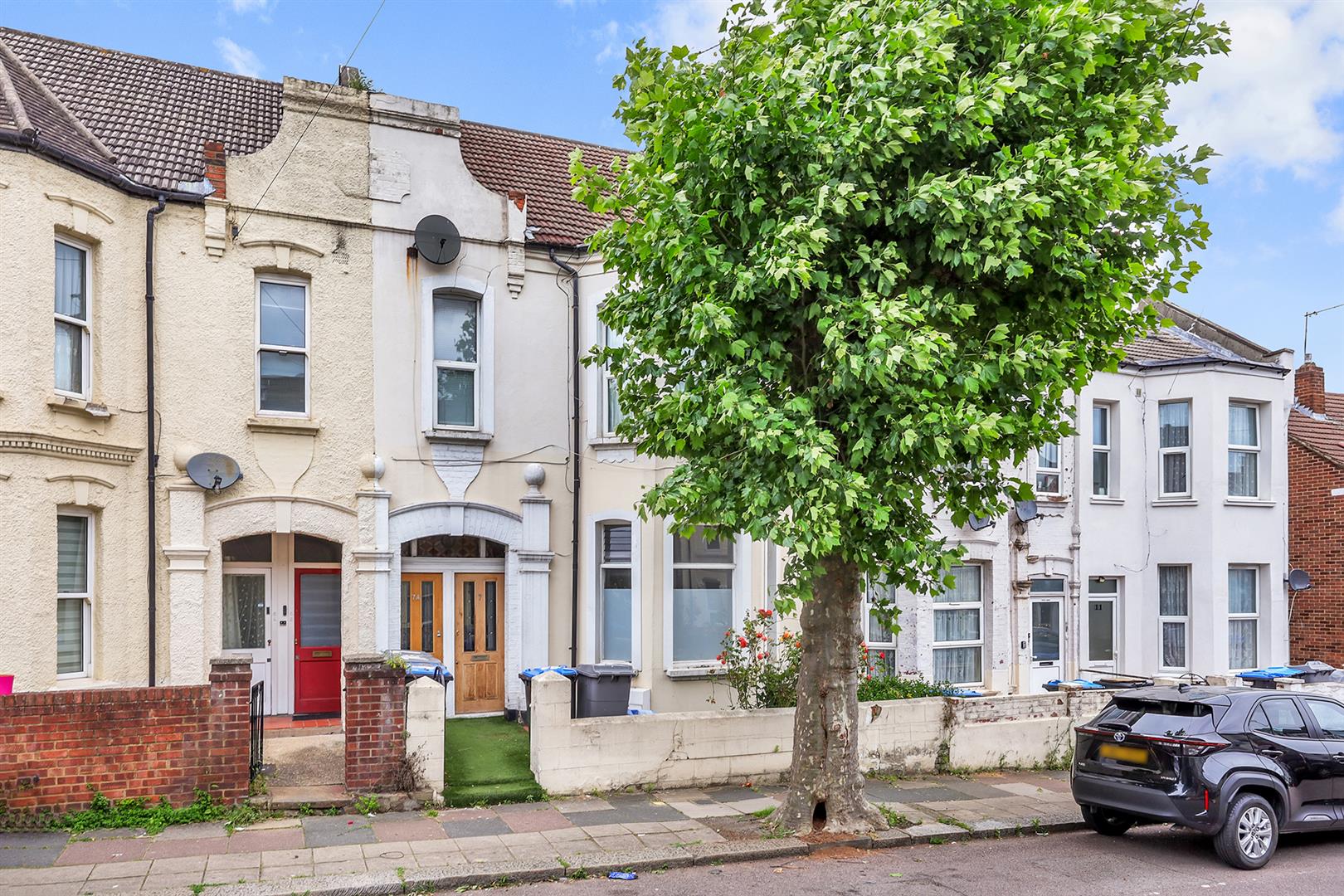 3 Bed, 2 Bath Property For Rent in Inman Road, NW10